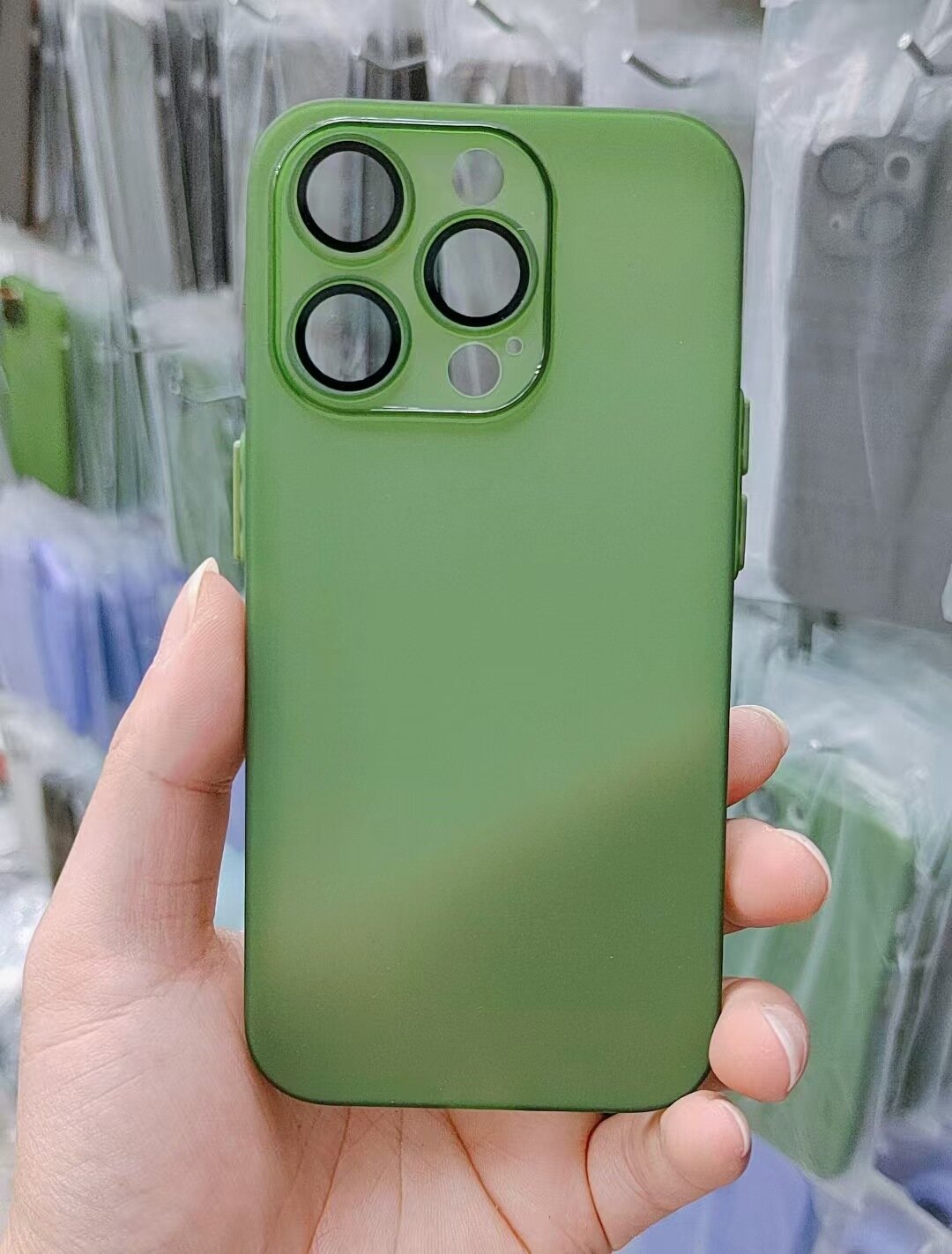 Чехол Colorful Roses "Рассеивание тепла", для iPhone 16, с пленкой для линз