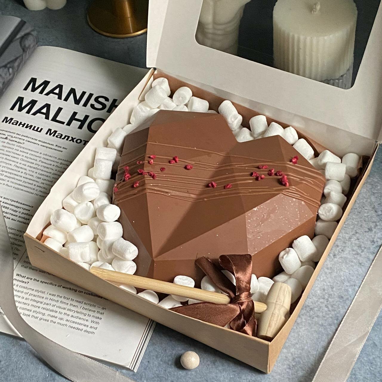 Подарочный набор Пиньята шоколадная с клубникой в шоколаде (4-6 ягод) Подарок на годовщину/гендер пати/ помолвку