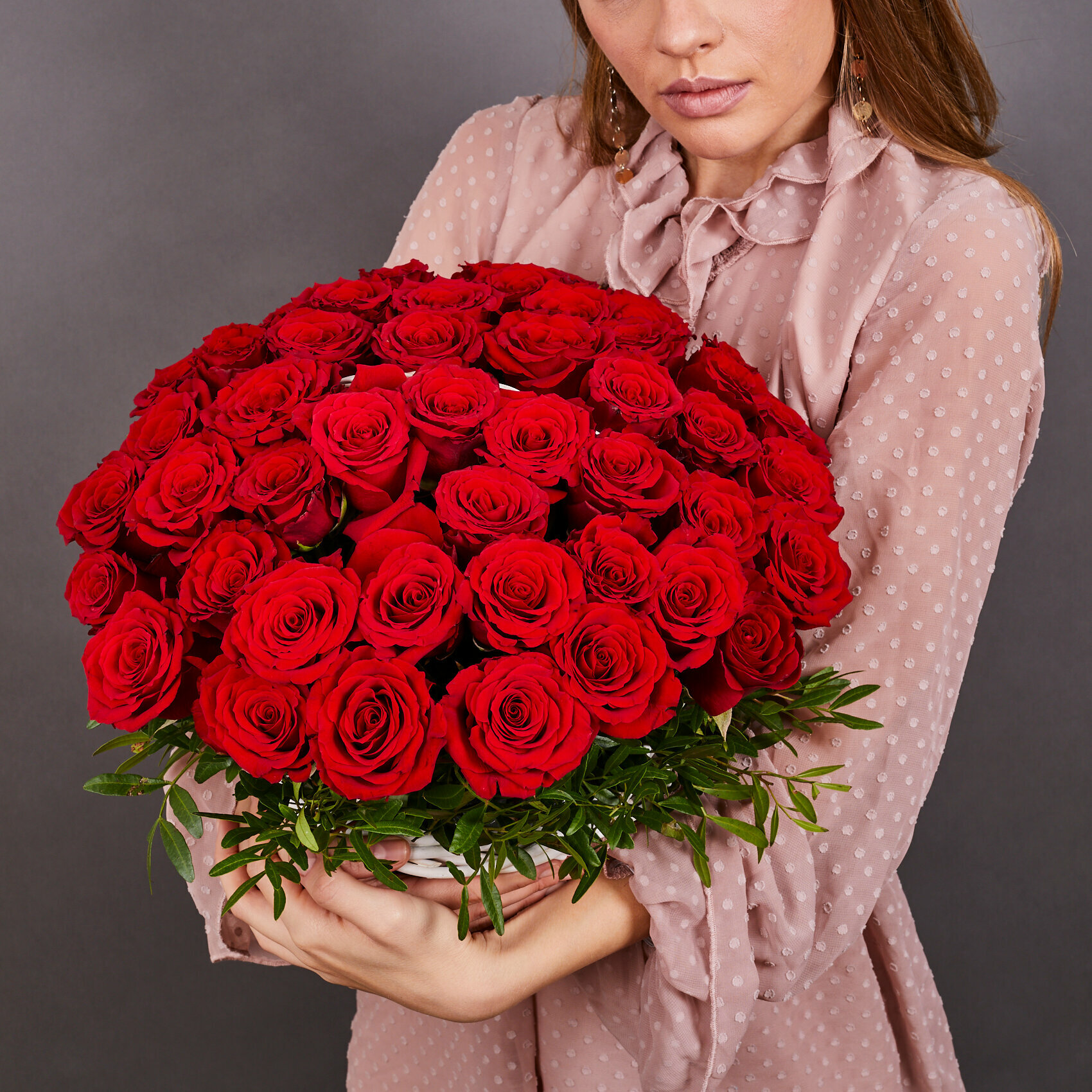 Букет FLORY LOVE, "Красные розы в корзине", премиум, 51 роза