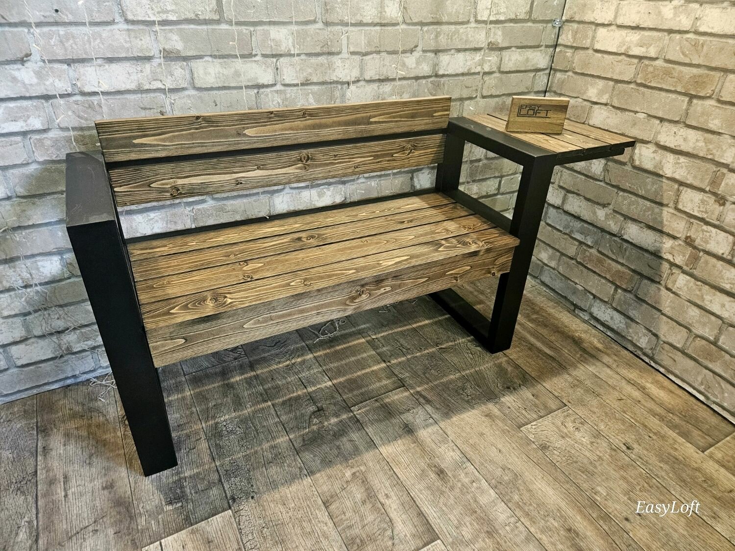 Скамейка EasyLOFT в лофт-стиле с металлическим каркасом, столиком и сиденьем из дерева