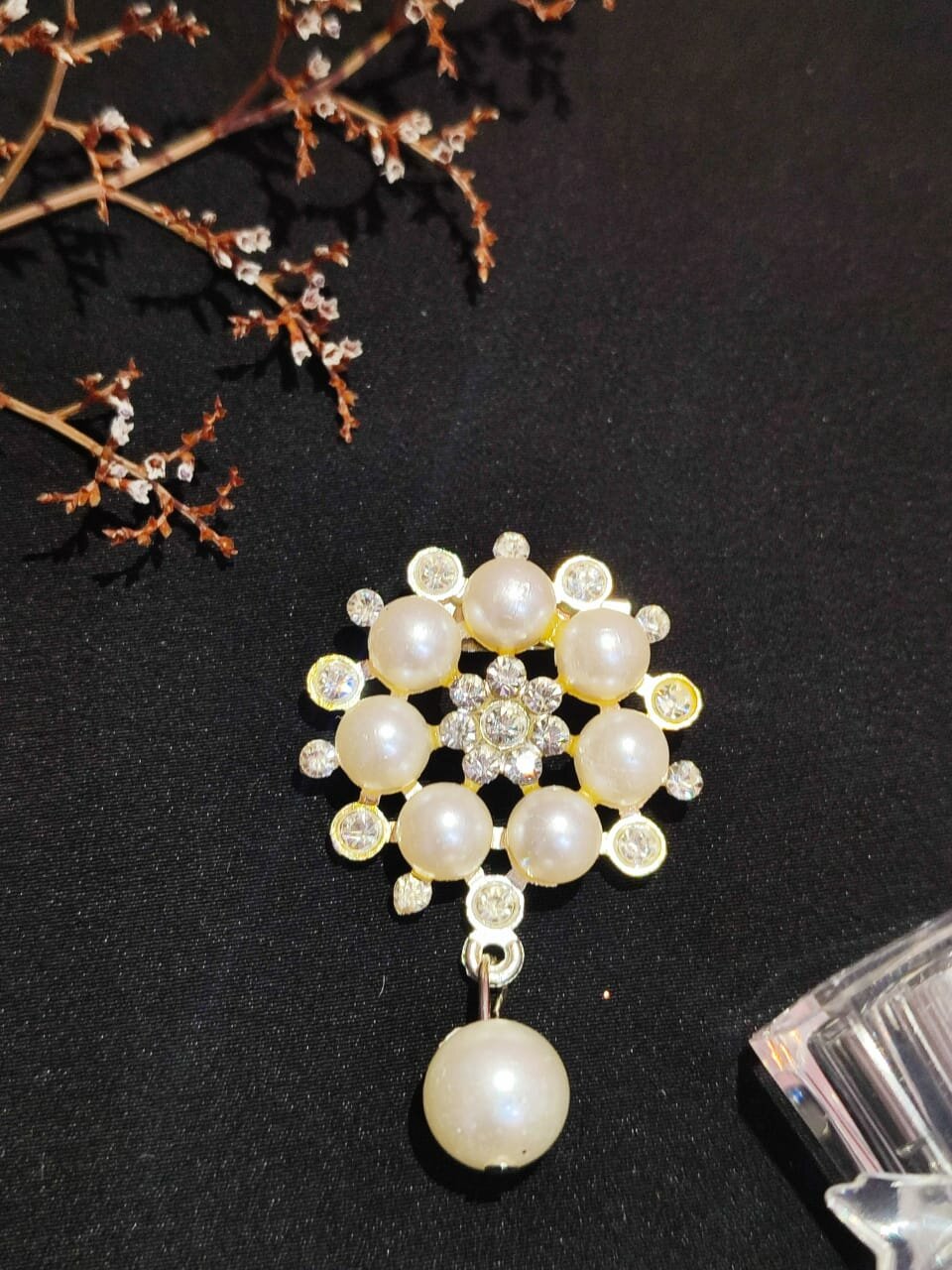 Брошь, стразы