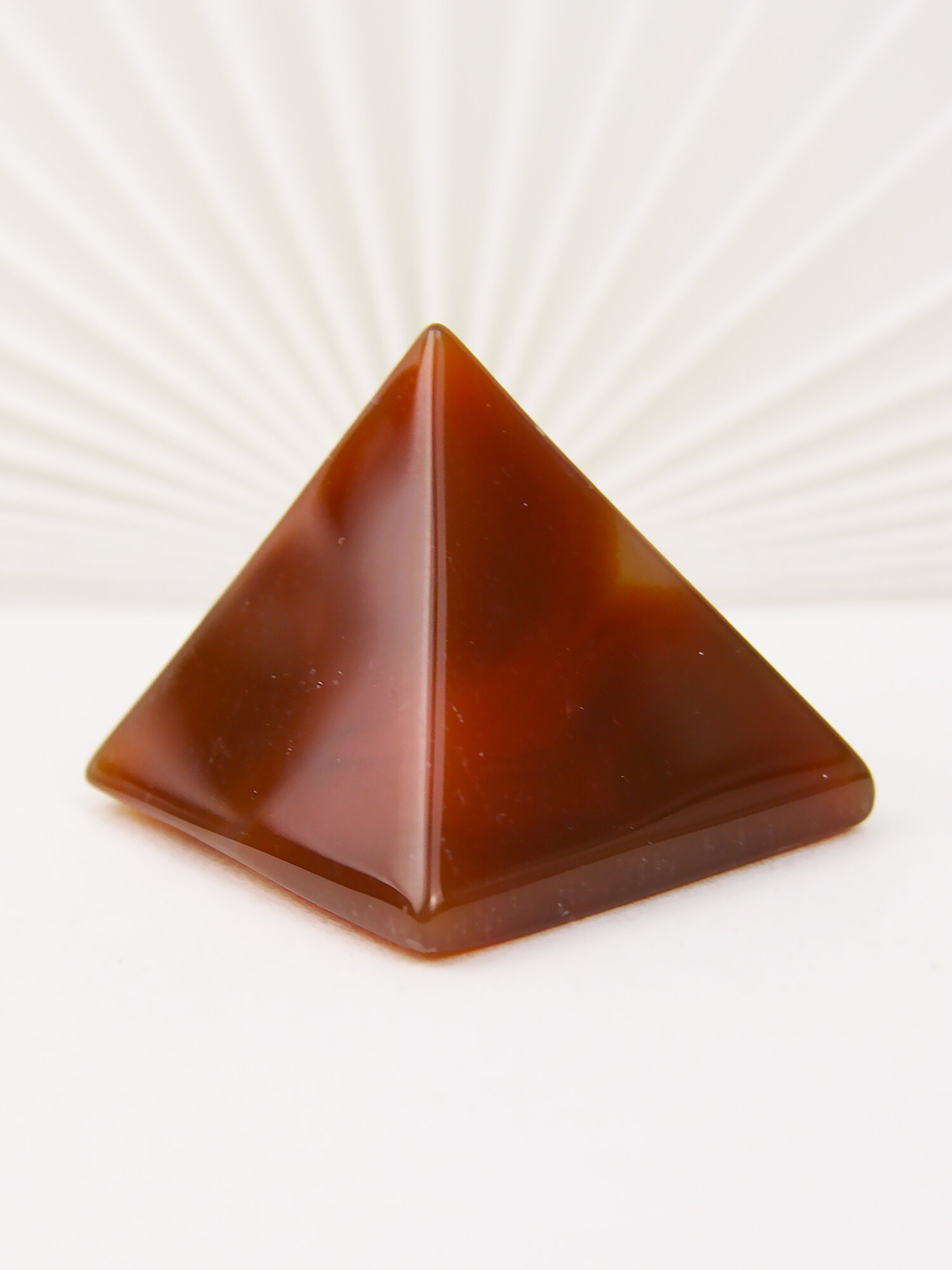 Пирамида Cердолик 5 см. Натуральный камень.