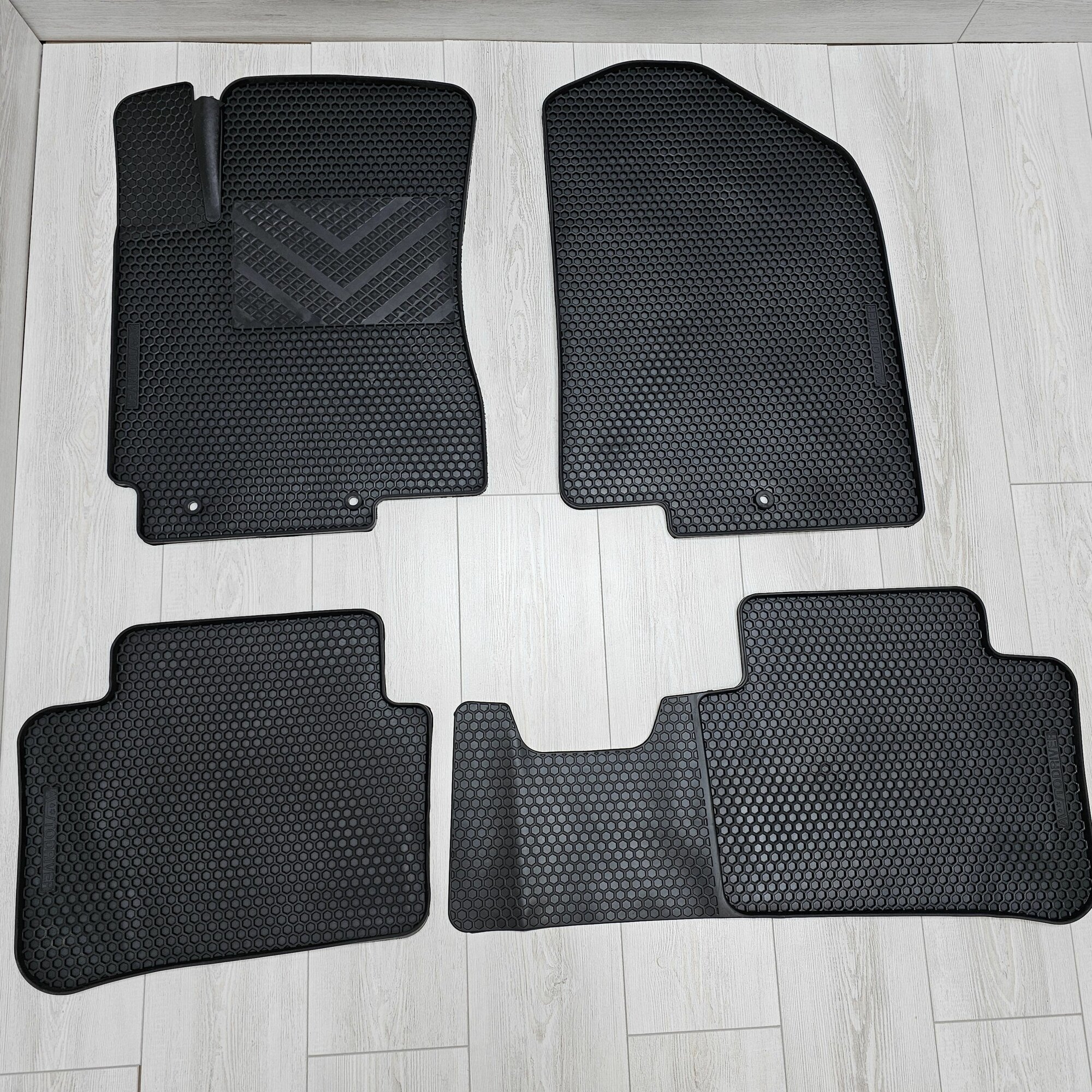 Ковры в салон Hyundai Solaris 2010-2017, Kia Rio 2011-2017 (Хендай Солярис, Киа Рио)