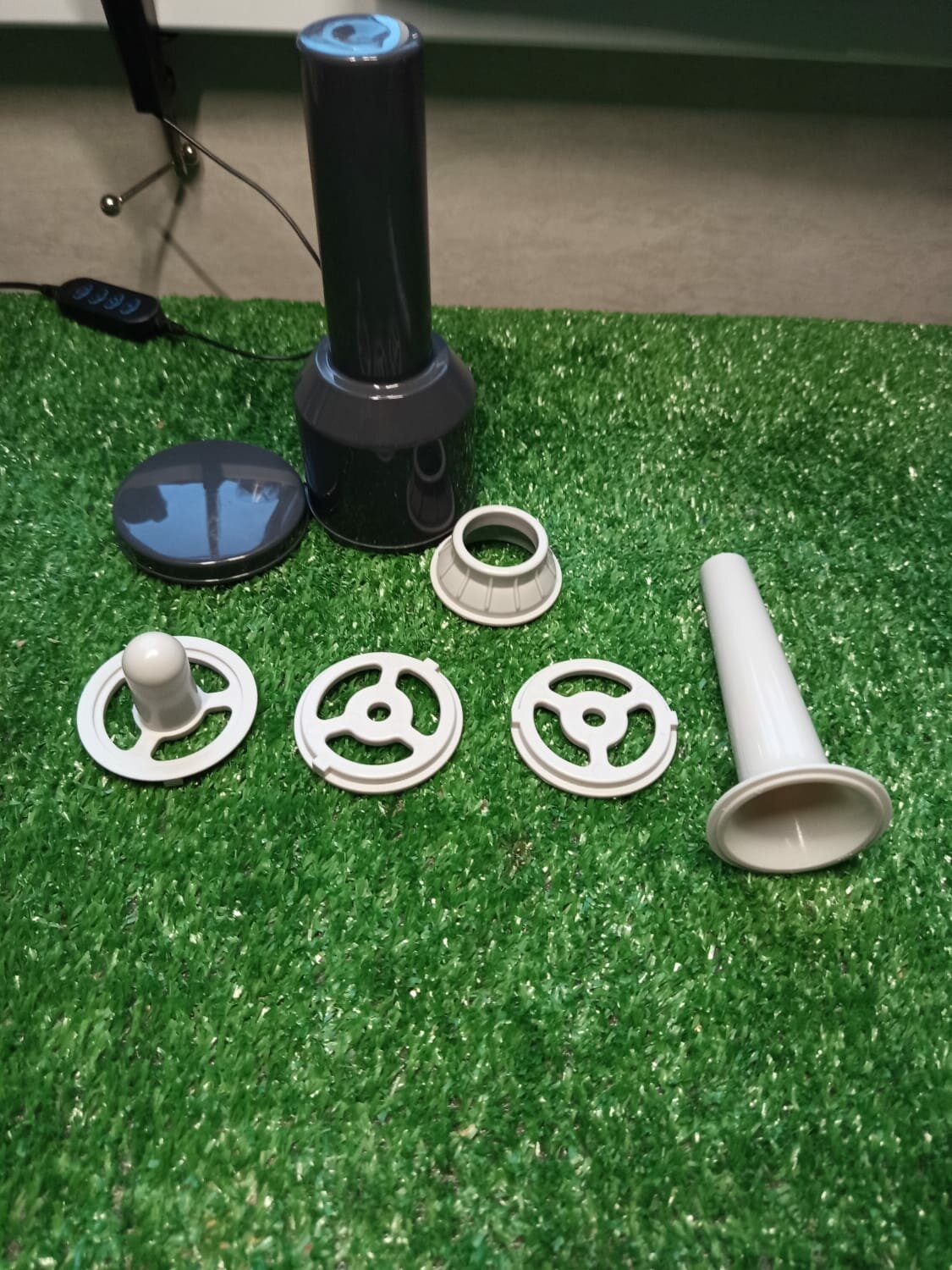 Комплект насадок для колбас с толкателем для мясорубки BQ MG2006