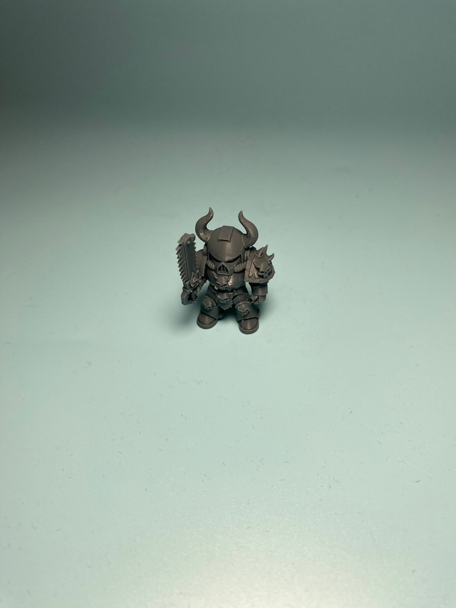 Миниатюра для покраски "Оскверненный Десантник Хаоса" Warhammer 40k, 4.5 см