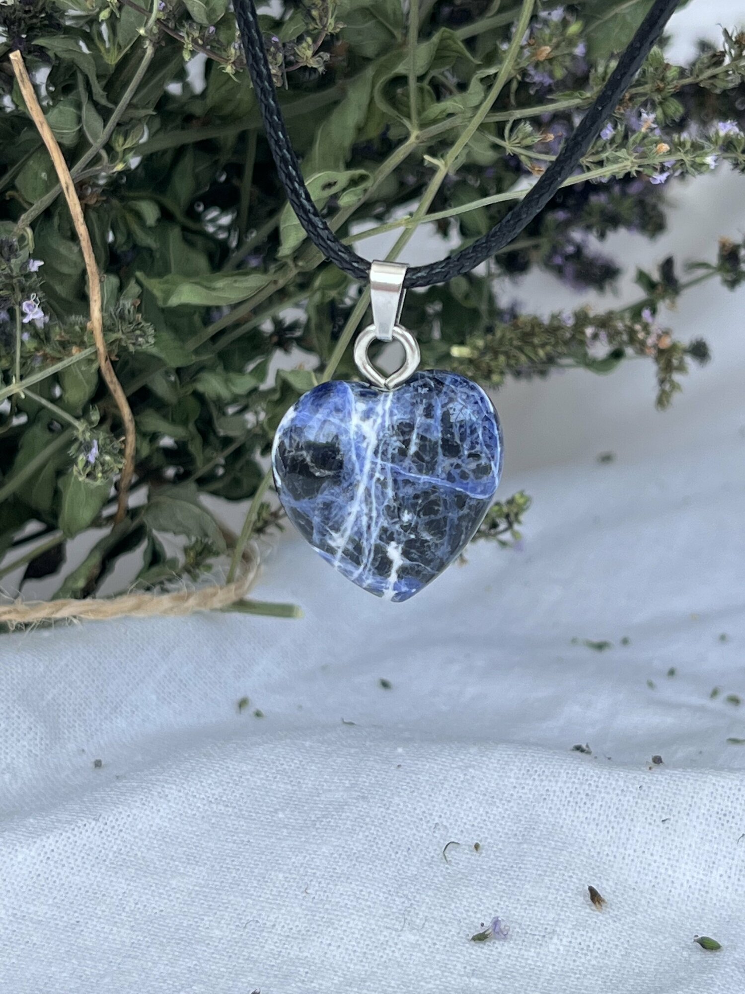 Подвеска, содалит