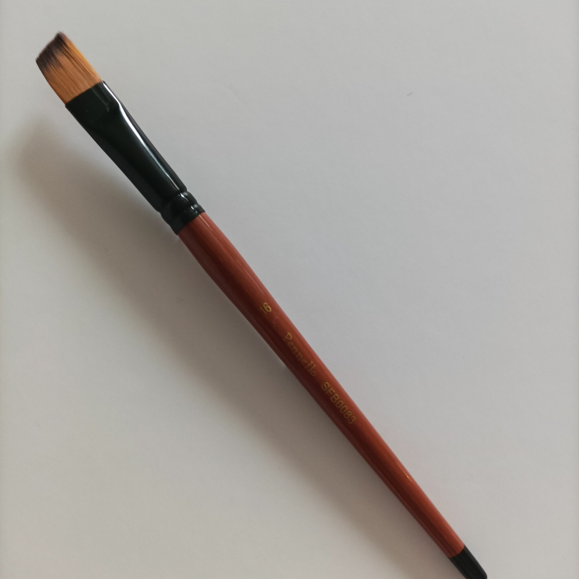 Кисть синтетика Pennelo скошеная N 16 короткая ручка