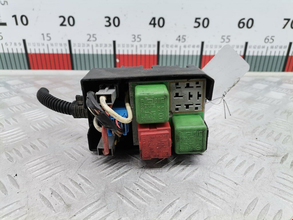 Блок предохранителей Opel Combo C 13208243 арт. 2041132