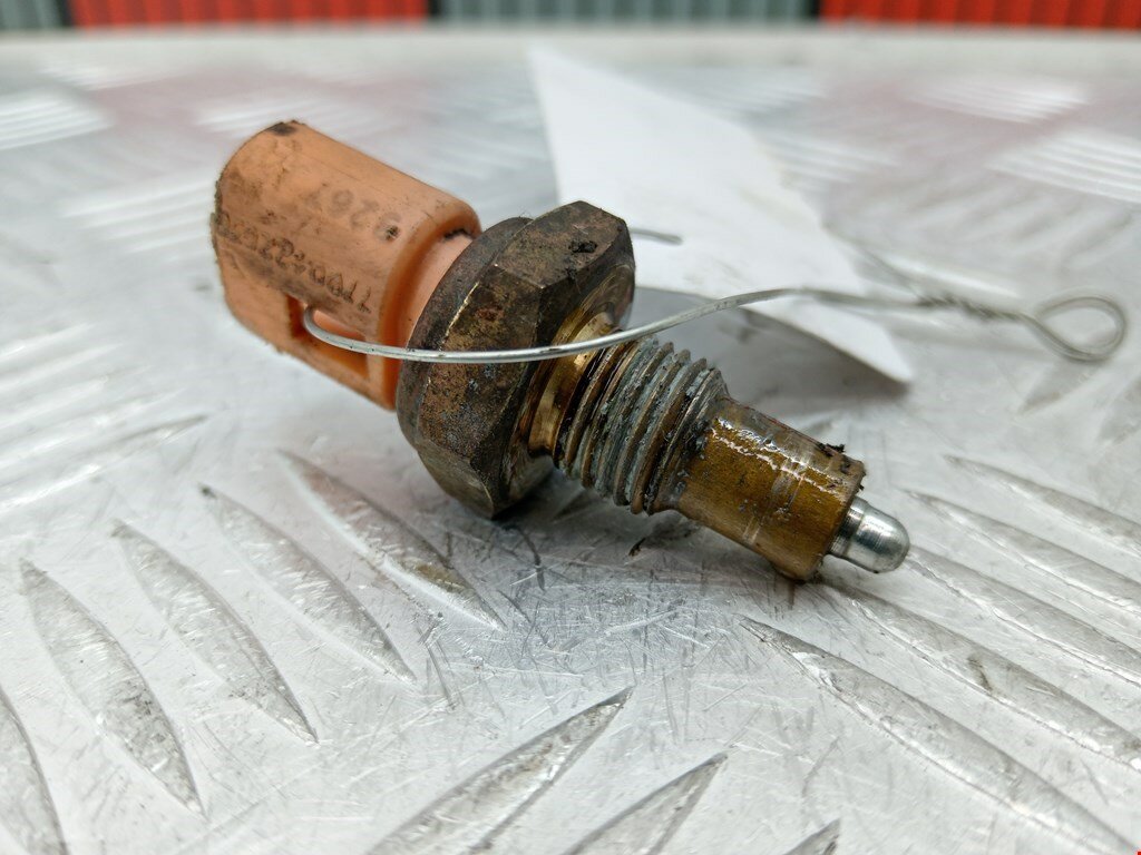 Датчик включения заднего хода (лягушка) Renault Scenic 1 7700422630 арт. 2051562