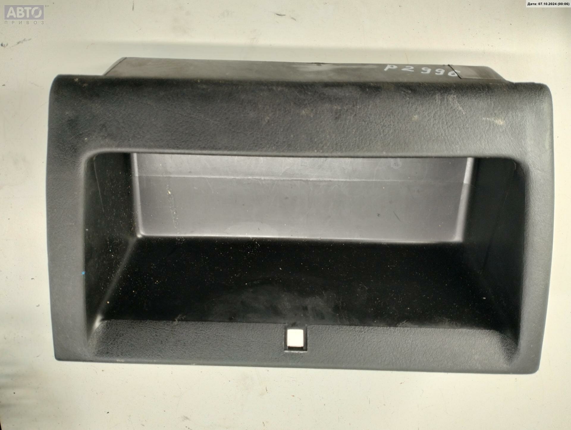 Корпус блока предохранителей Volkswagen Passat B3