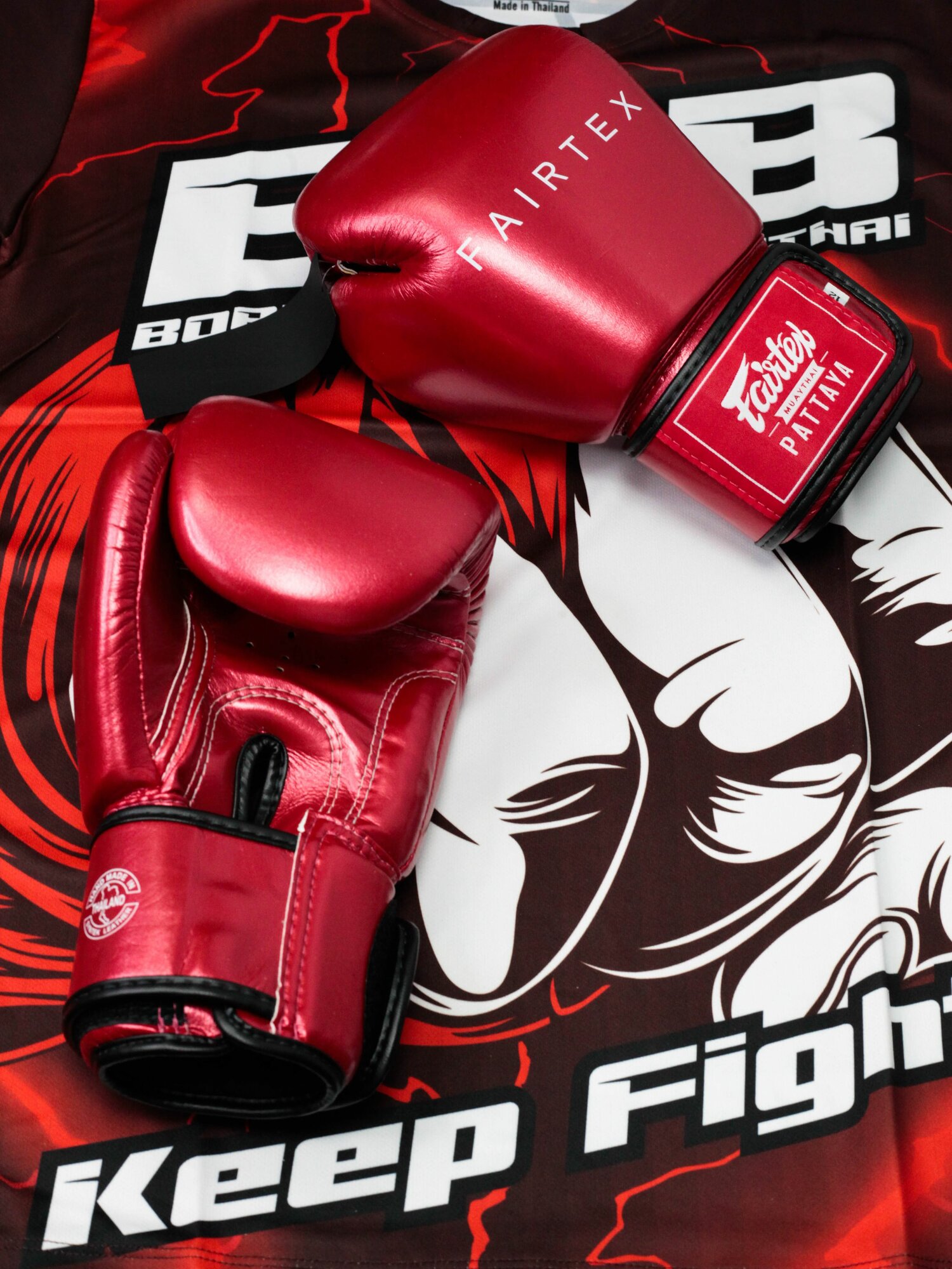 Боксерские перчатки Fairtex BGV22 красные 16 унций