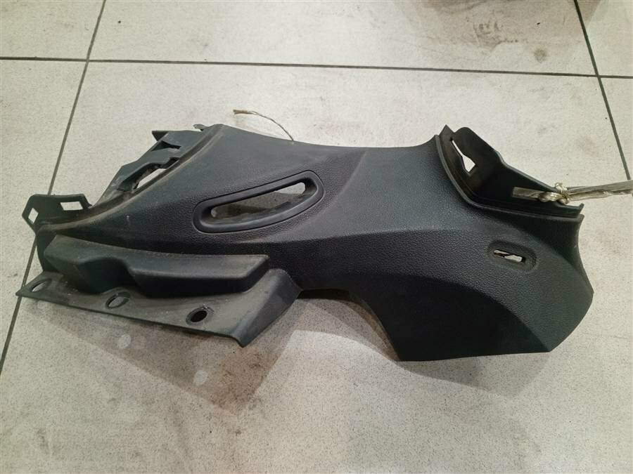 Кронштейн полки багажника левый от Ford Focus 2 2004-2008