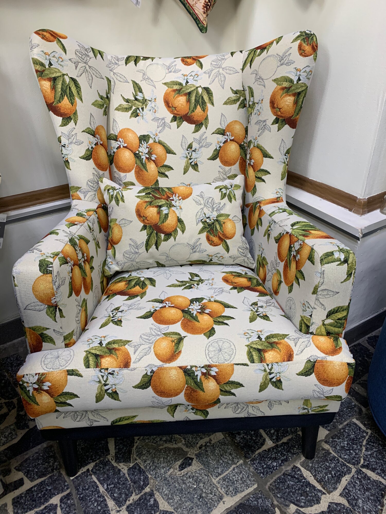 Кресло с подушкой, классическое гобеленовое, с ушами "Апельсины"