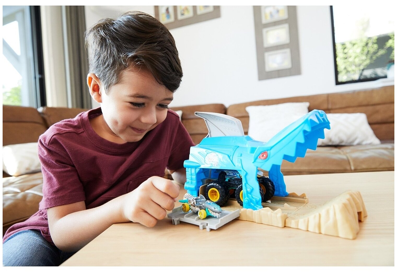 Hot Wheels Набор Монстр-трак Гараж GKY01, Акула Разрушитель — купить в ...