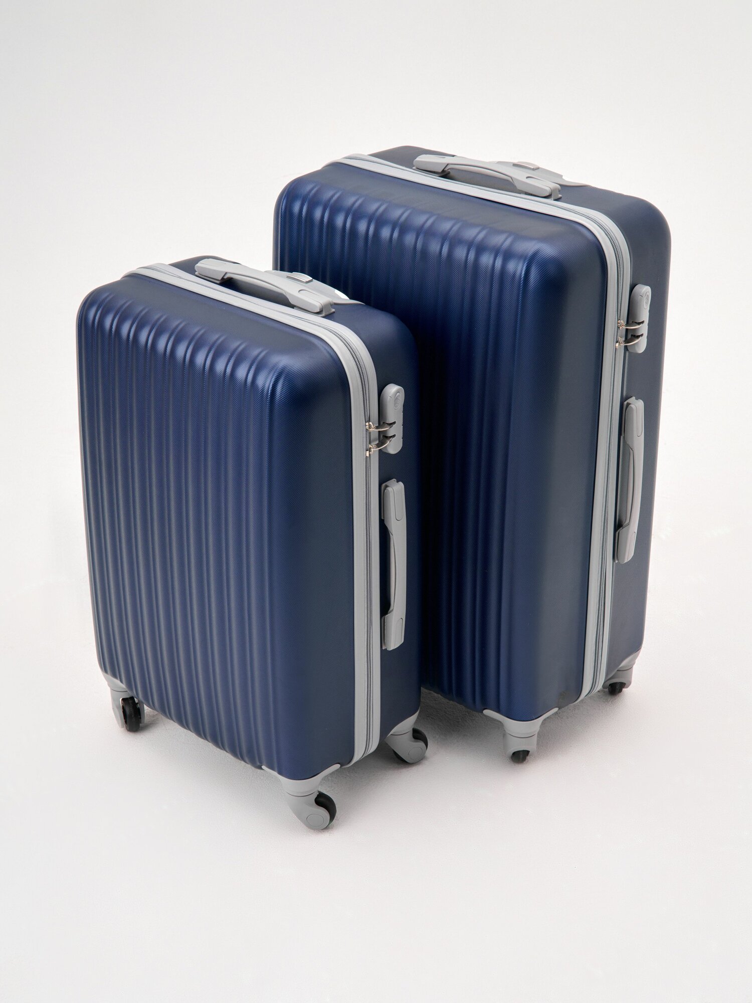 Комплект чемоданов 