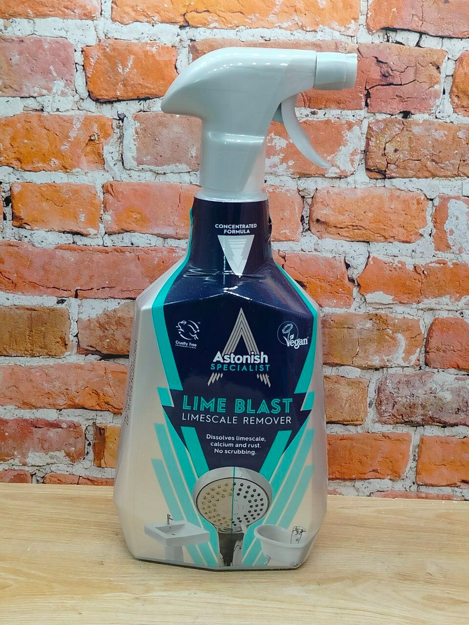 Astonish Specialist Ultimate Limescale Remover Cool Eucalyptus Спрей для удаления известкового налета и ржавчины Бодрящий эвкалипт 750 мл
