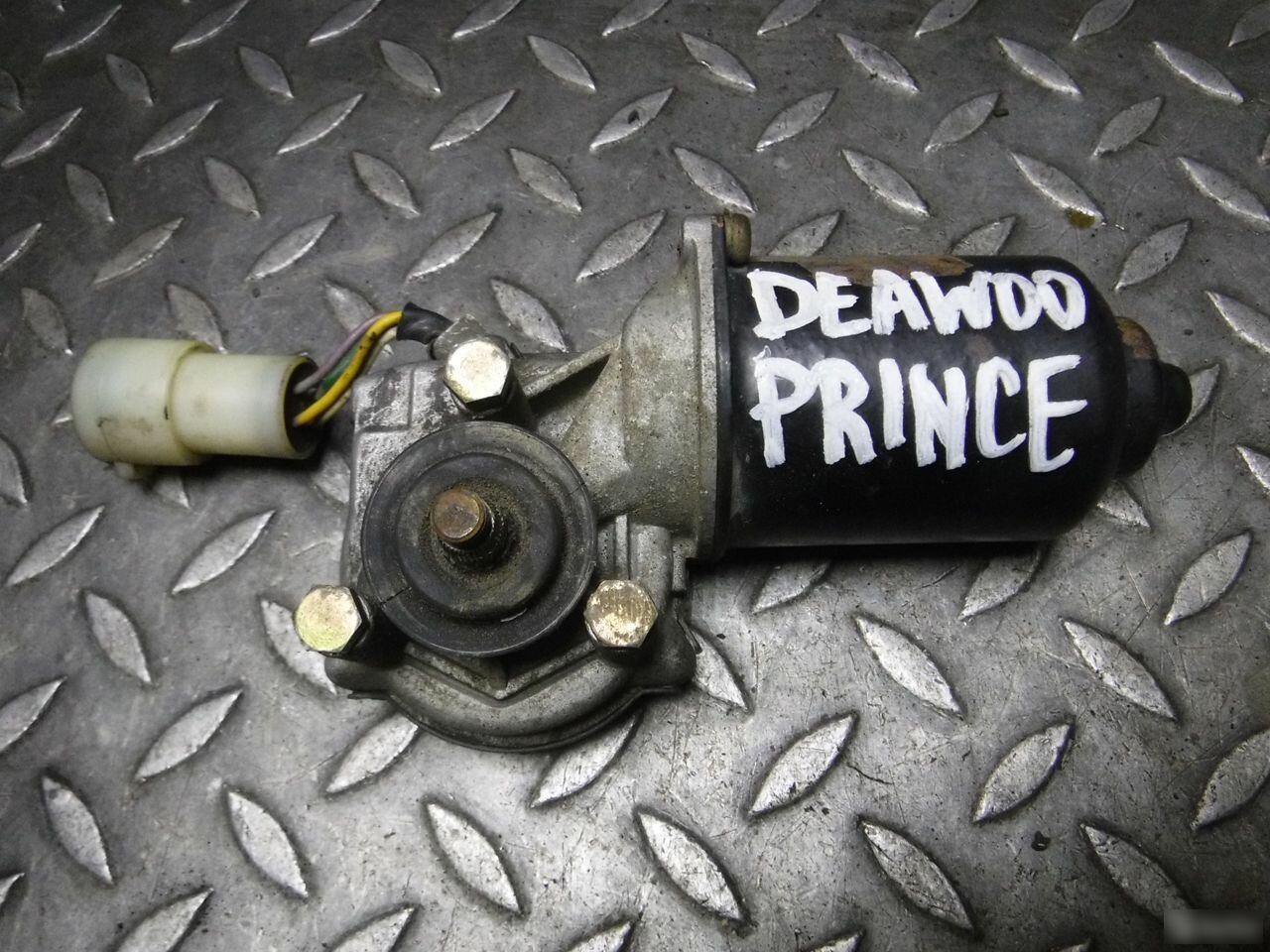 Моторчик стеклоочистителя передний Daewoo Prince I (1991—1999)