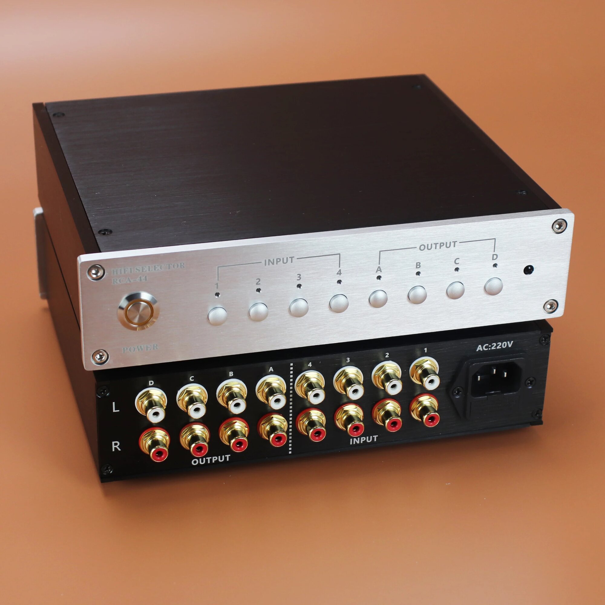 ERISU AUDIO переключатель аудиосигнала 4 входа/4 выхода, 220V