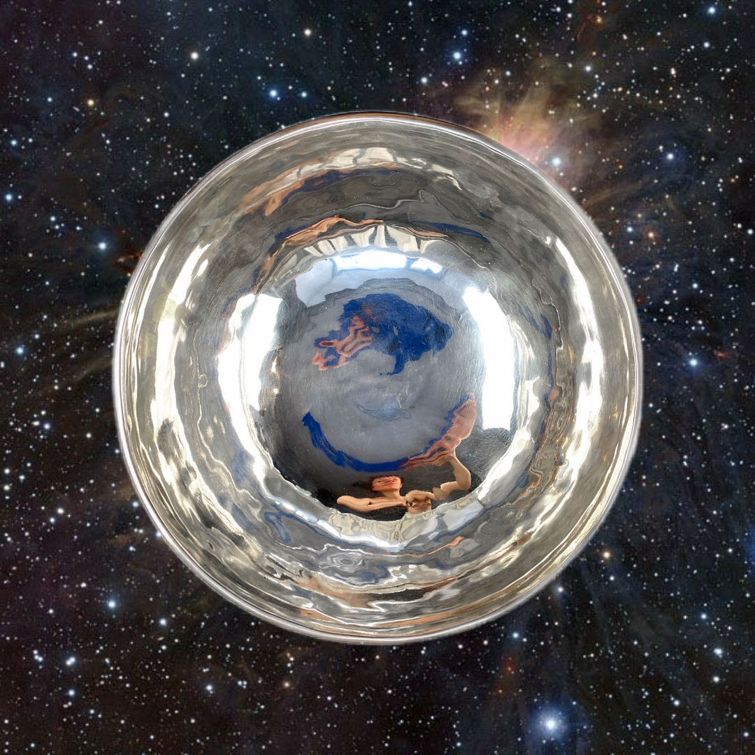 Кованая тибетская поющая чаша от 16 до 18 см SUN Солнце Непала сплав 7 металлов