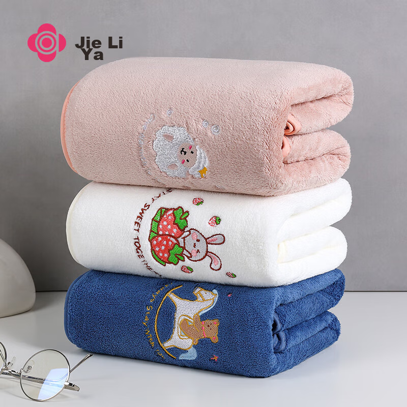 Grace Bath Towel for Women, Summer Absorbent Quick-Drying, Home Use, Extra Large, Absorbent for Men, Bathing Adult Wrap Towel, Strawberry Rabbit Design, 70*140cm