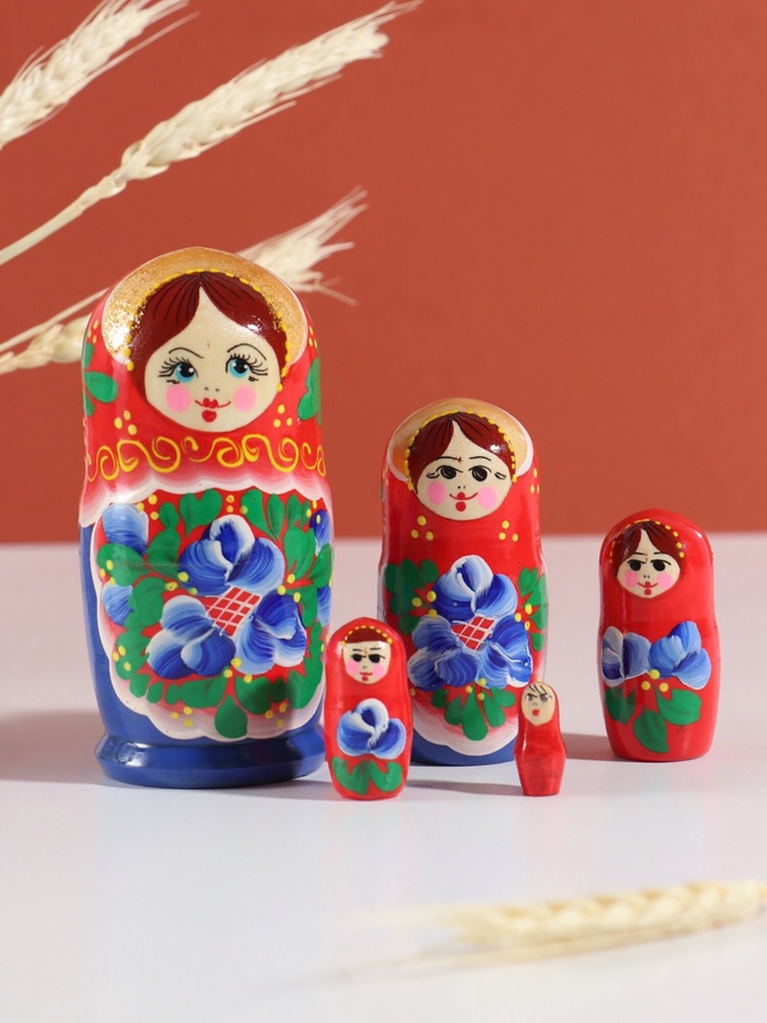 Матрёшка "Любовь", красный платок, 5-кукольная, 11,5 см