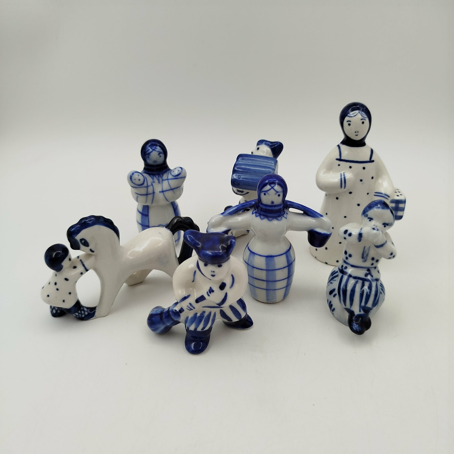 Набор статуэток "Деревенские типы" (7 шт.), фарфор, роспись, Объединение «Гжель»