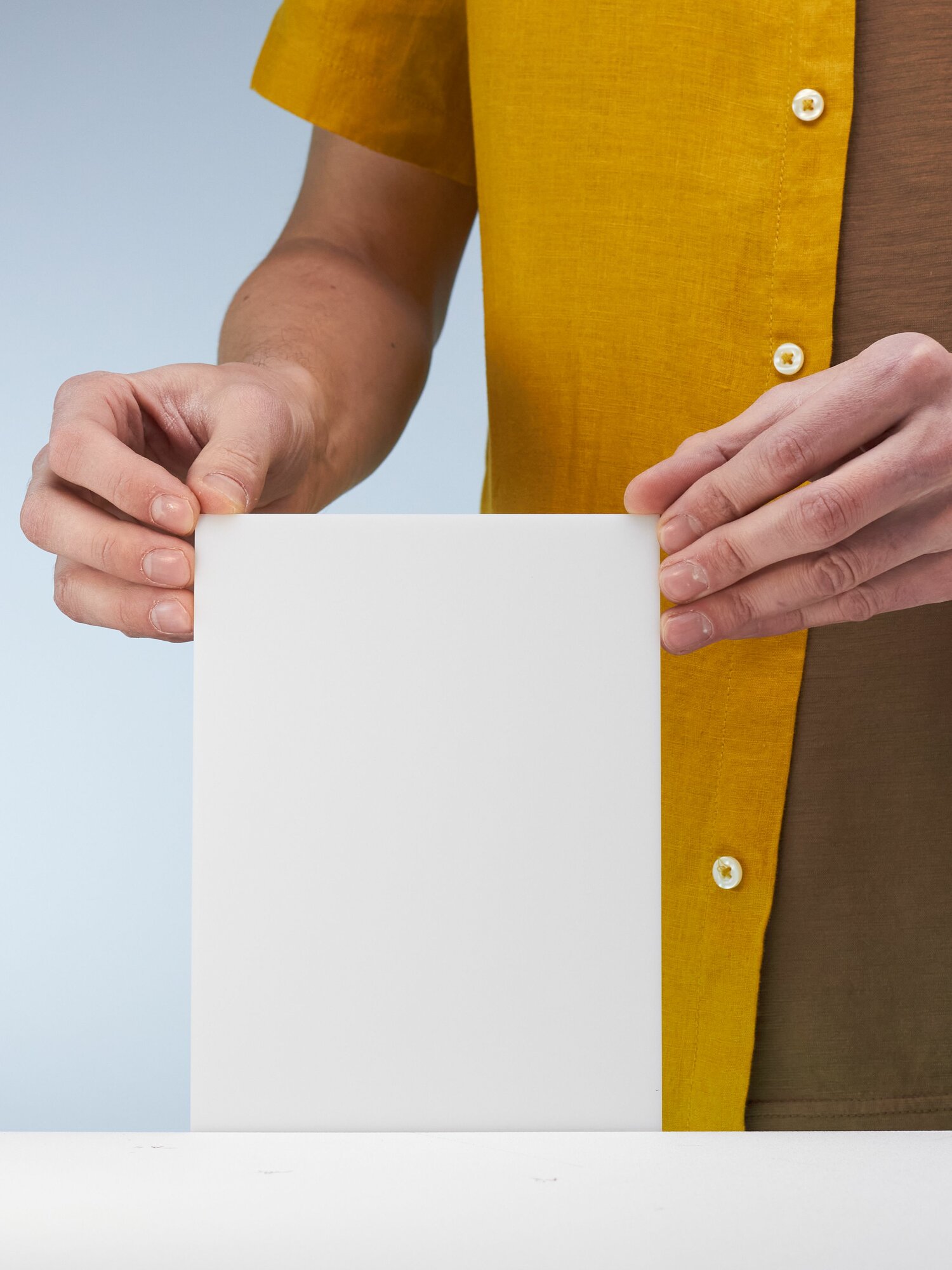 Оргстекло белое, светорассеивающее, 20х15 см, 2 мм, 1 лист.