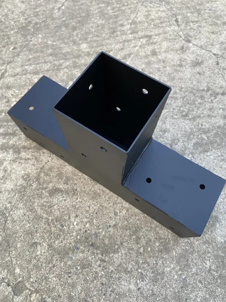 Кронштейн крепежный Т- образный для бруса размером 100х100. Толщина стали 3 мм