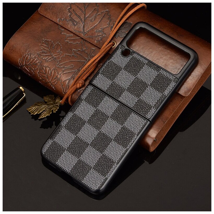 Чехол бампер накладка Чехол. ру для Samsung Galaxy Z Flip 3 на силиконовой основе обтянутый кожей с дизайном в клетку черный