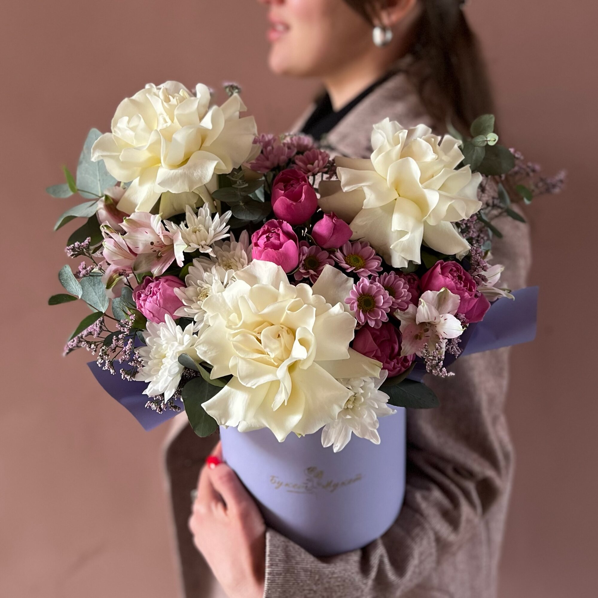 Цветы в коробке "Любава" (французская, пион. роза, хризантемы) «Букет-Мукет»