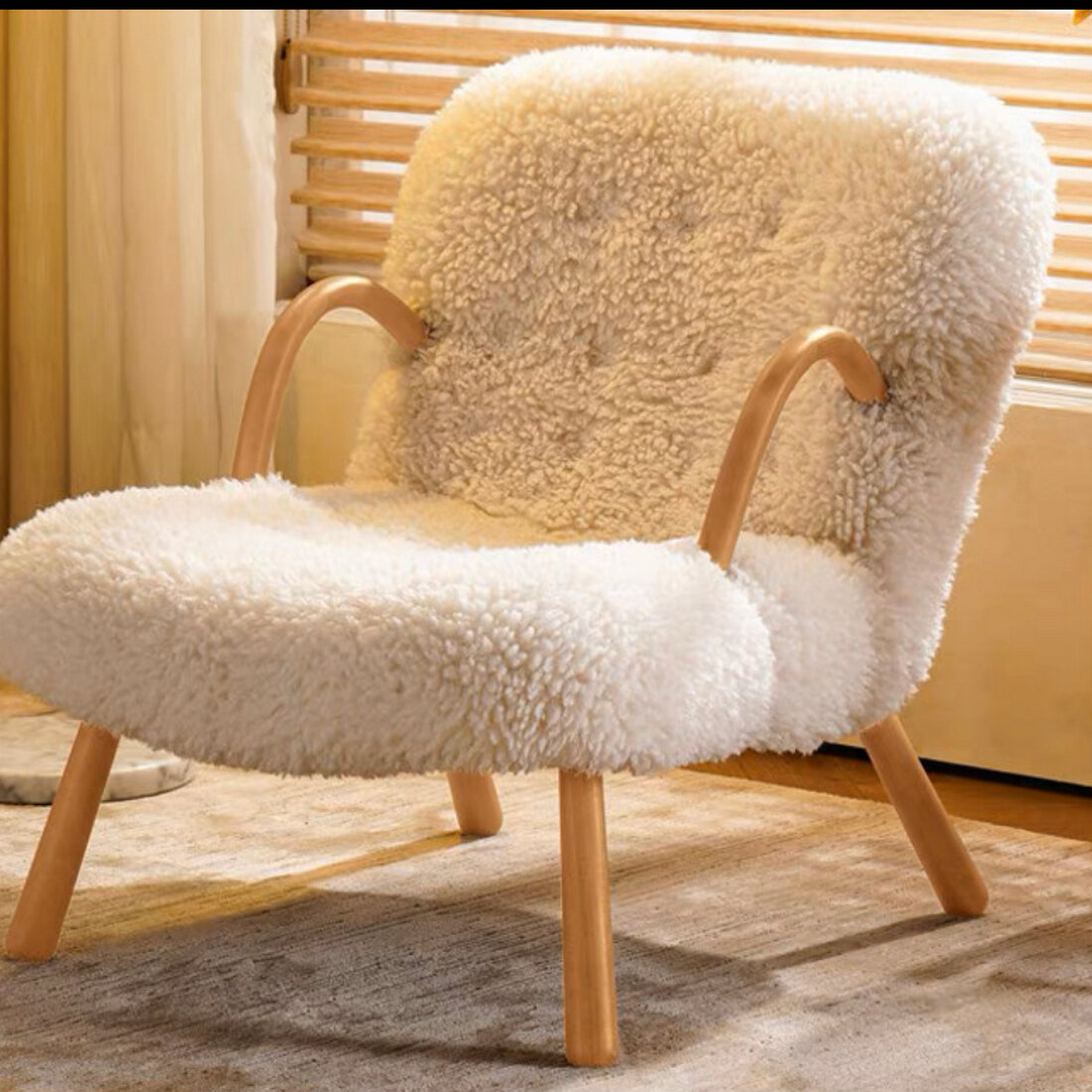 Кресло Fluffy (Кресло / шерсть молочного цвета, светлое дерево)