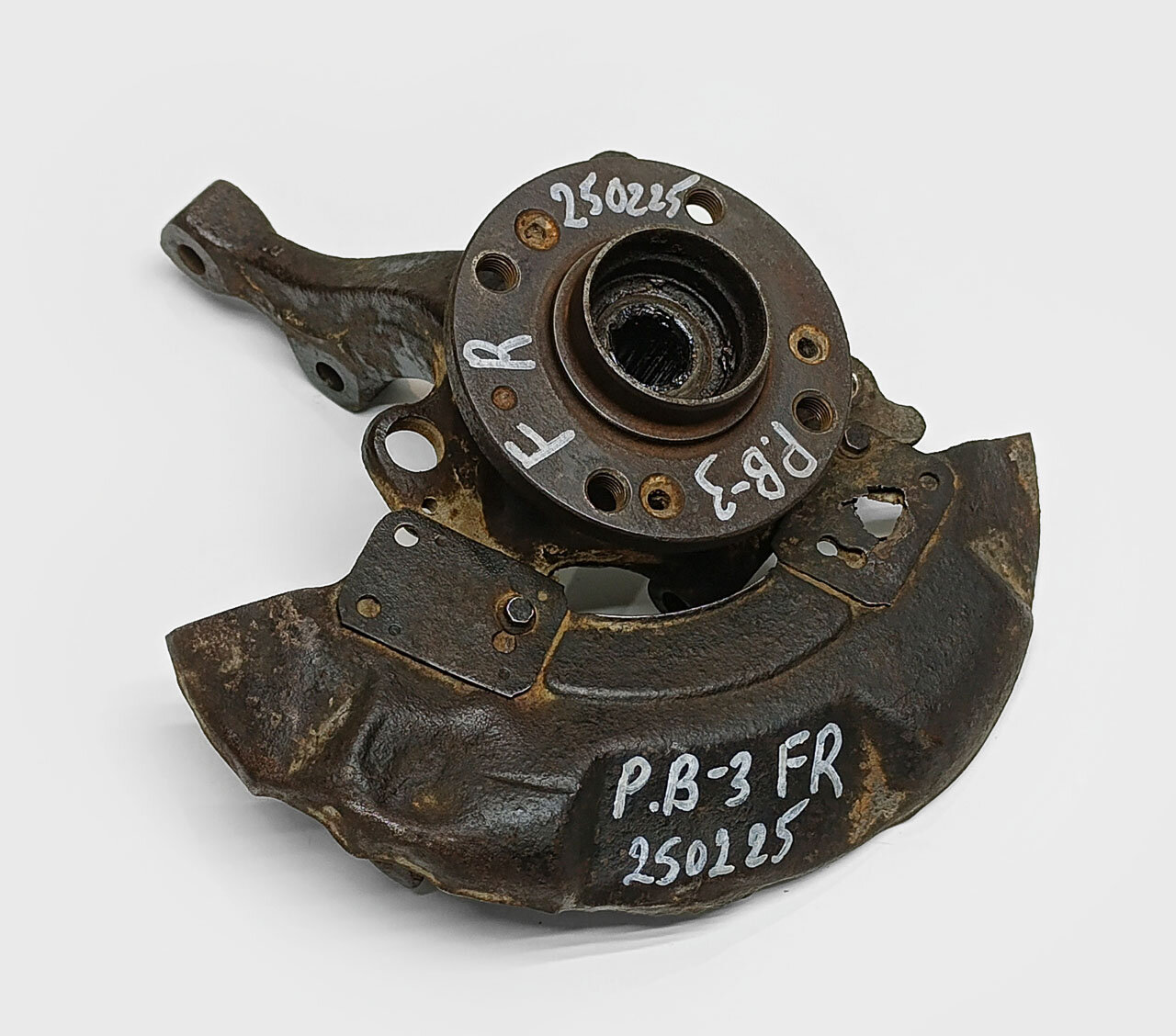 Кулак поворотный правый VW Passat B3 (с ABS)