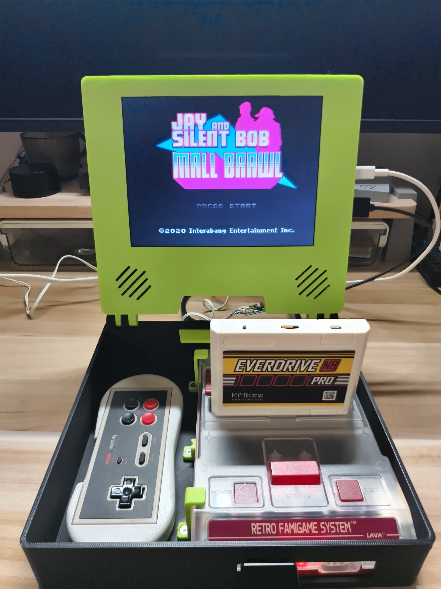 Портативный игровой монитор LAVA FC 8 дюймов LAVA GREEN