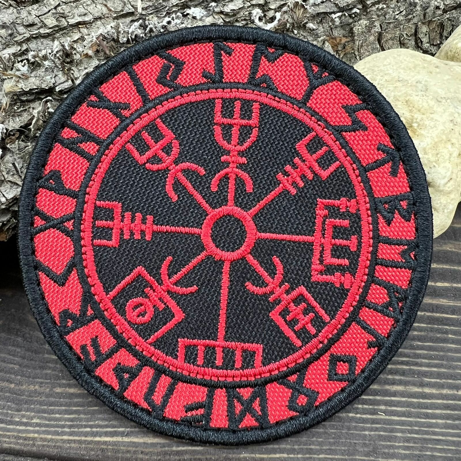 Нашивка-патч компас викингов вышитая на липучке D-8,5 красный