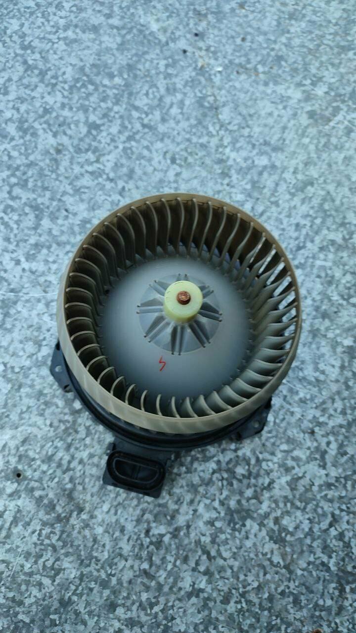 Моторчик печки Toyota Yaris 2727000311