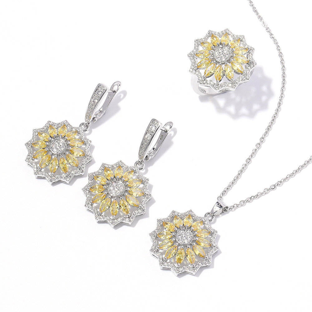 Комплект бижутерии: колье, кольцо, серьги, циркон