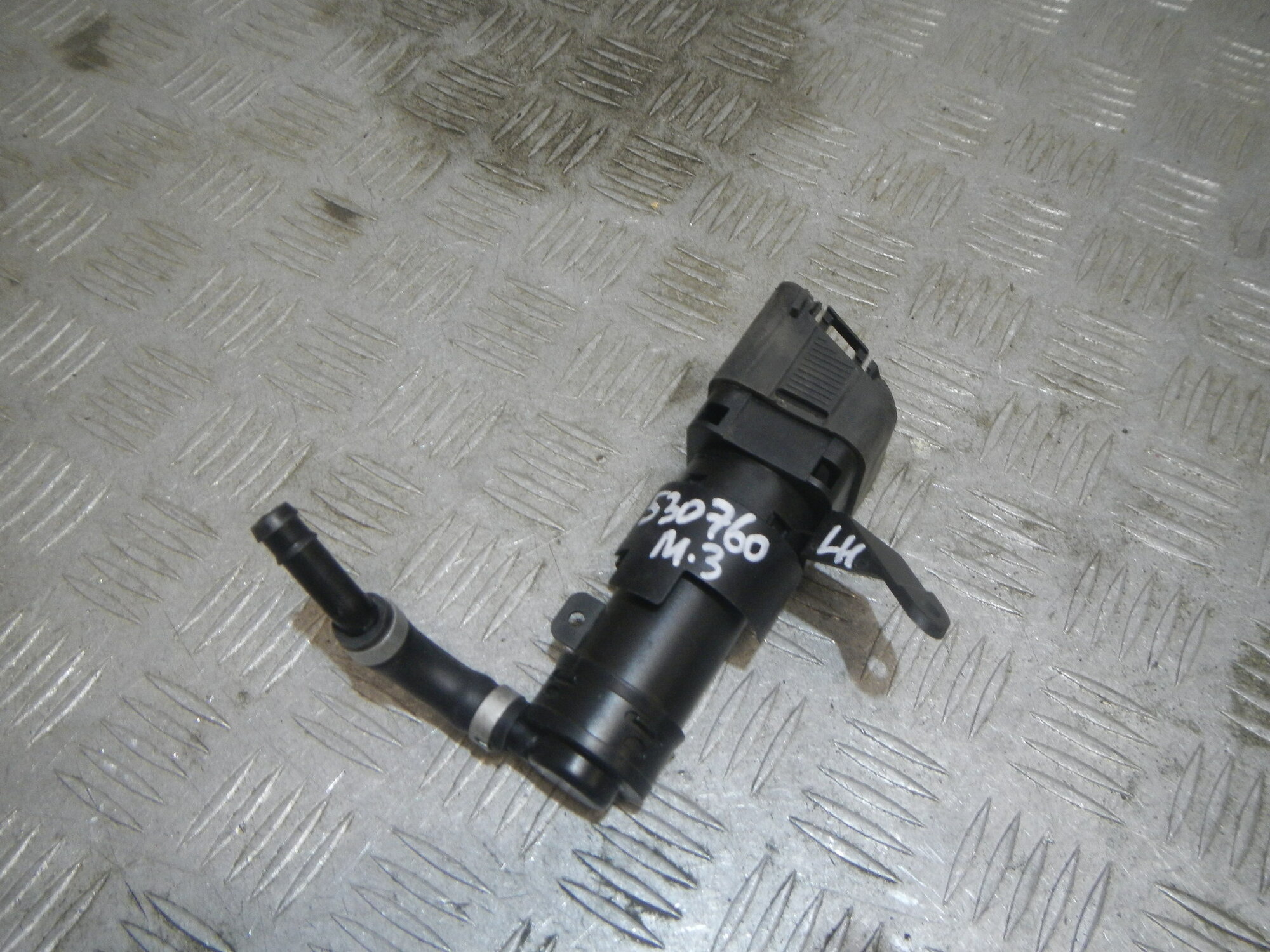 Б/У Форсунка омывателя фары, Mazda (Мазда)-3 (BL) (09-13) MAZDA 3 (BL) (09-13) левая Новая, без распылителя. 530760 MAZDA...