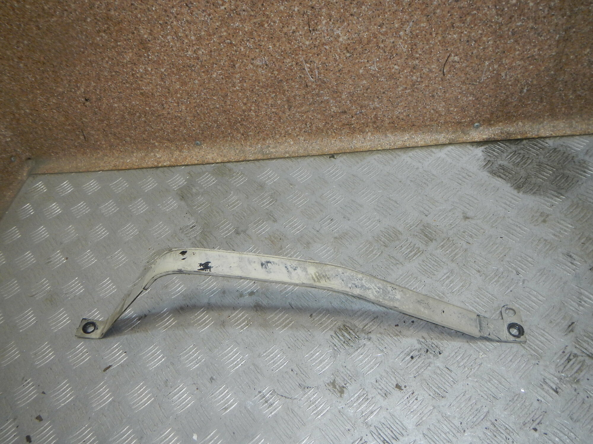 Б/У Кронштейн (сопут.товар), Hyundai (Хендэ)-SOLARIS (17-) HYUNDAI SOLARIS (17-) Лента крепления бензобака правая. Без по...