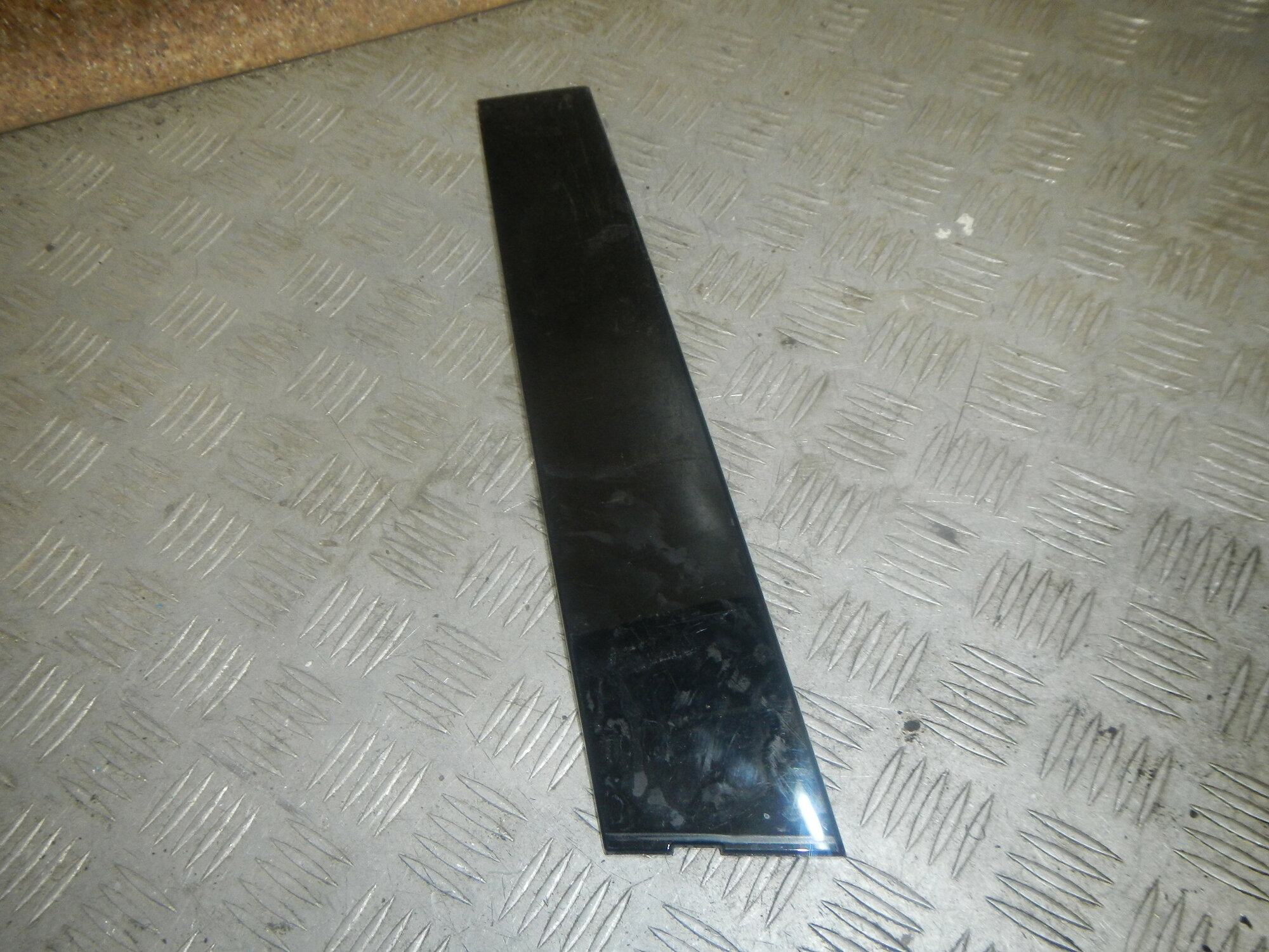 Б/У Накладка двери передней правой, Geely (Джили)-COOLRAY (20-) GEELY COOLRAY (20-) Царапины, сломано крепление. 581314 ...