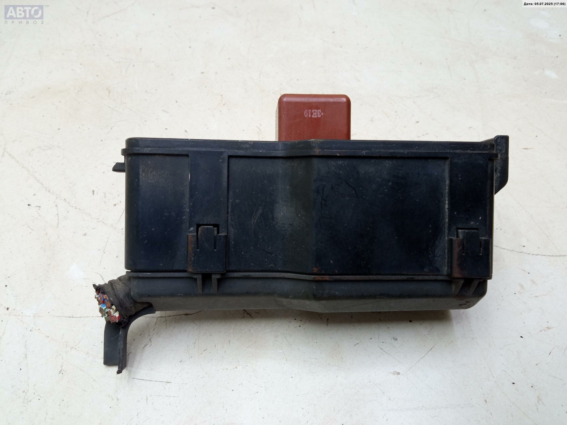 Блок предохранителей Toyota Avensis (2003-2008)