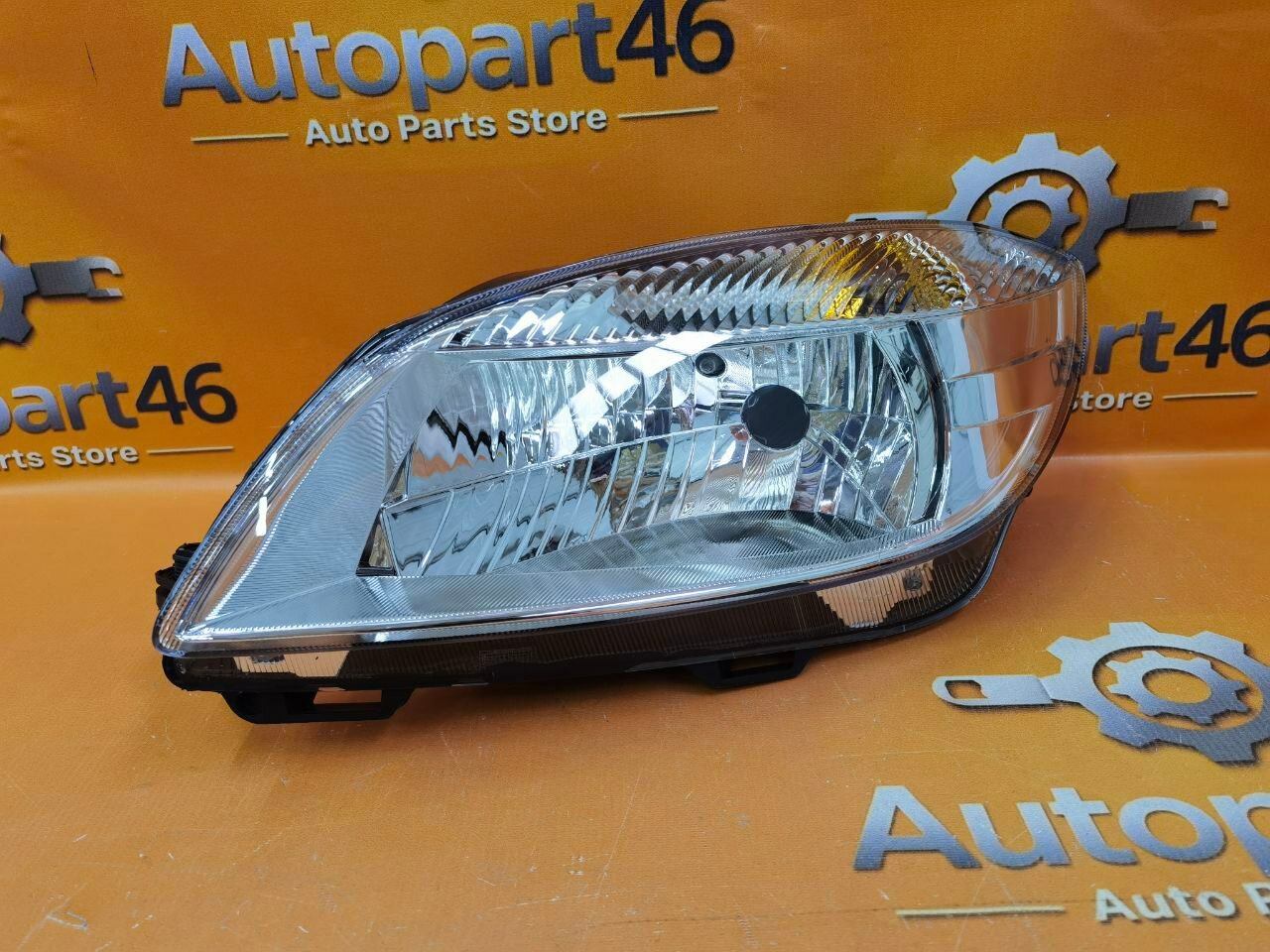 Фара передняя левая шкода фабиа, Skoda Fabia 10-15 хромированная