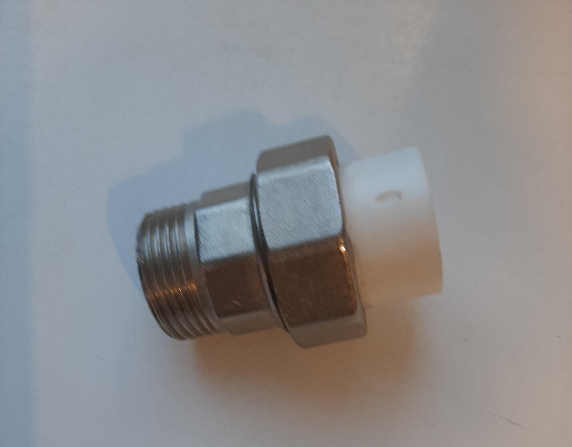 Американка ПП ( белый цвет) наружная резьба 20х 3/4 ( муфта разъёмная ПП с наружной резьбой).