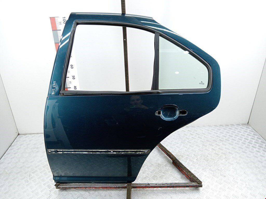 Дверь задняя левая Volkswagen Bora(Jetta) 1J5833055F арт. 2042622