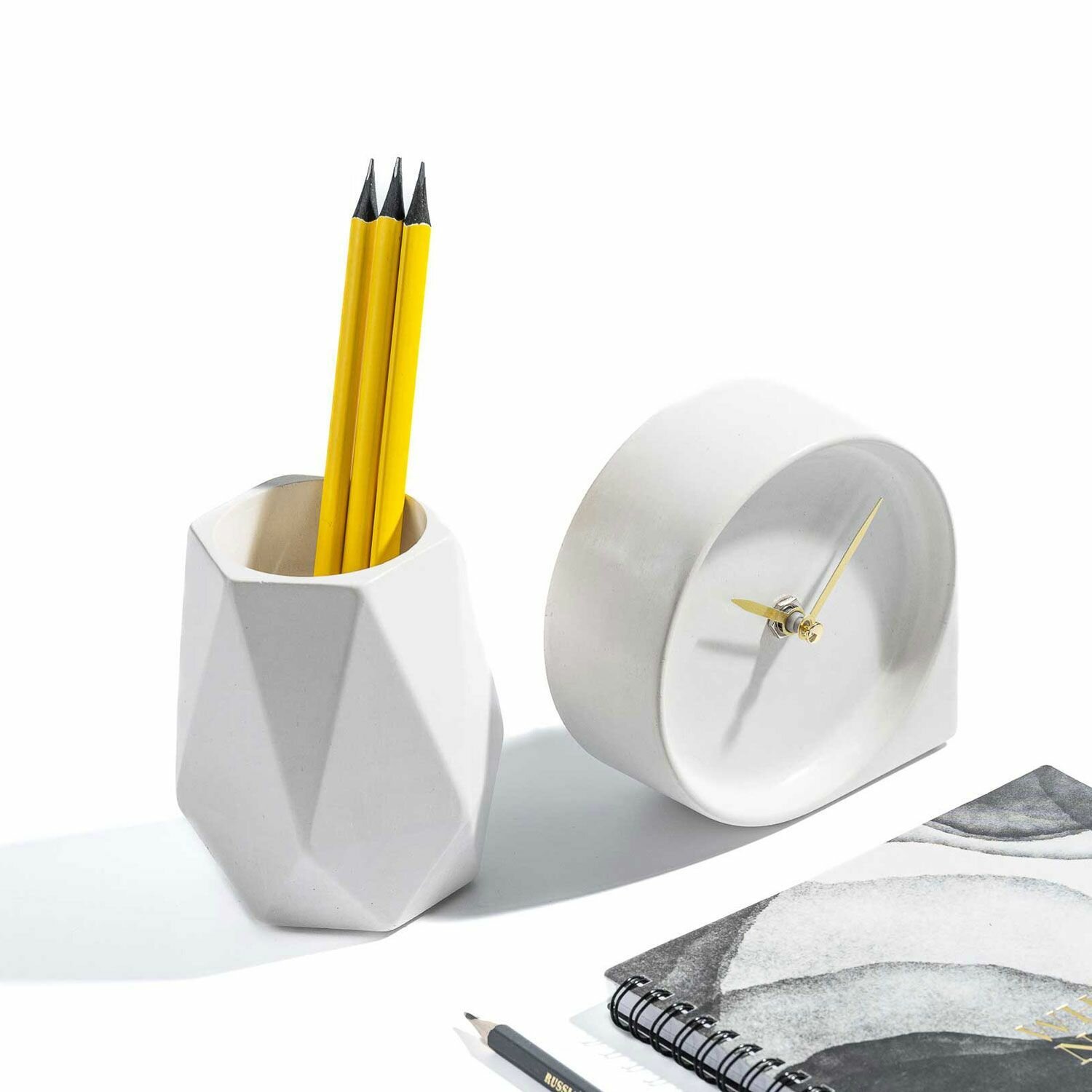 Карандашница и часы нарния (Белый). Подарок учителю.