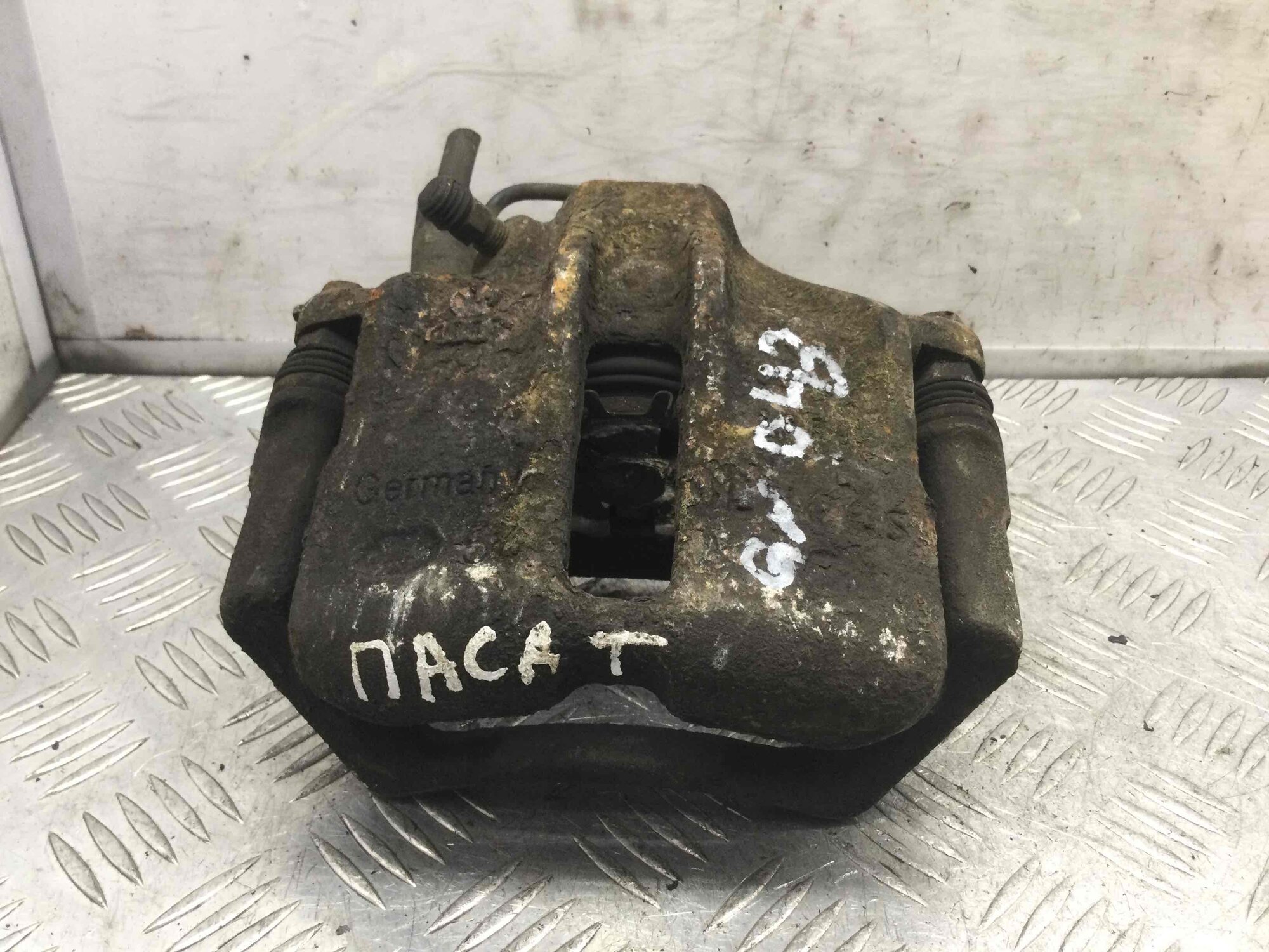 Б/У Суппорт передний левый Volkswagen Passat B5 (1996-2000) 1999 г.