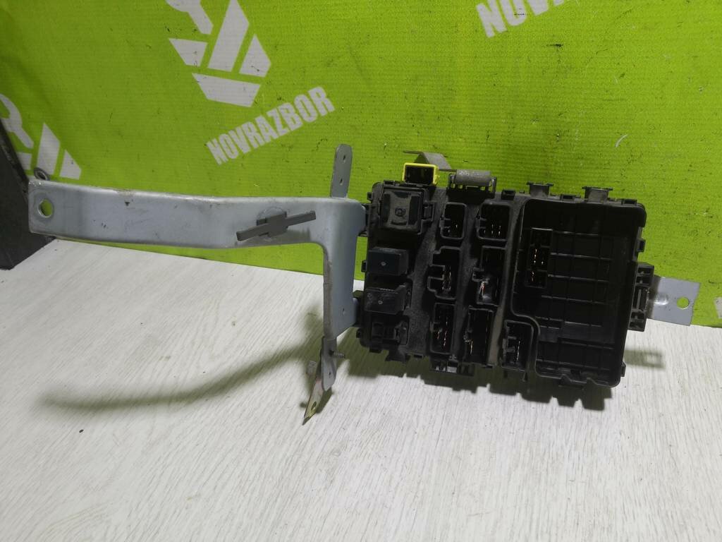 Блок предохранителей Suzuki Baleno 98-07
