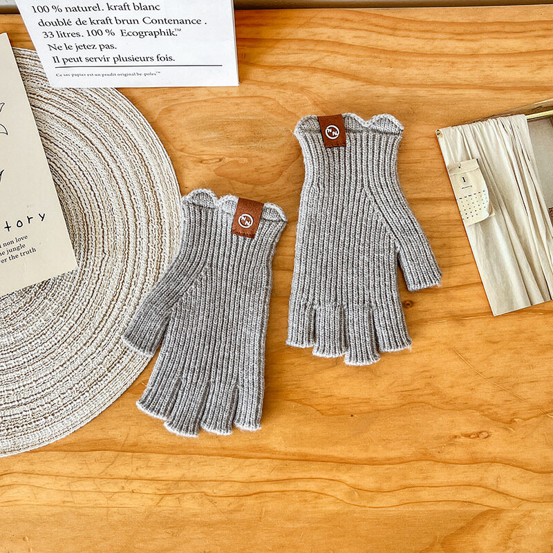 Перчатки для женщин