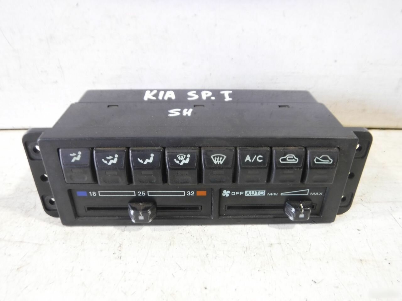 Блок управления отопителем Kia Sportage I (1993—2006) 0K01261190B