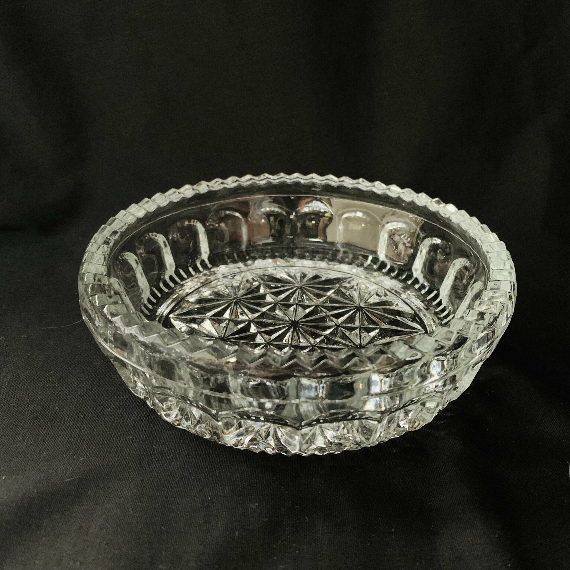 Стеклянный салатник "Круги и звезды"