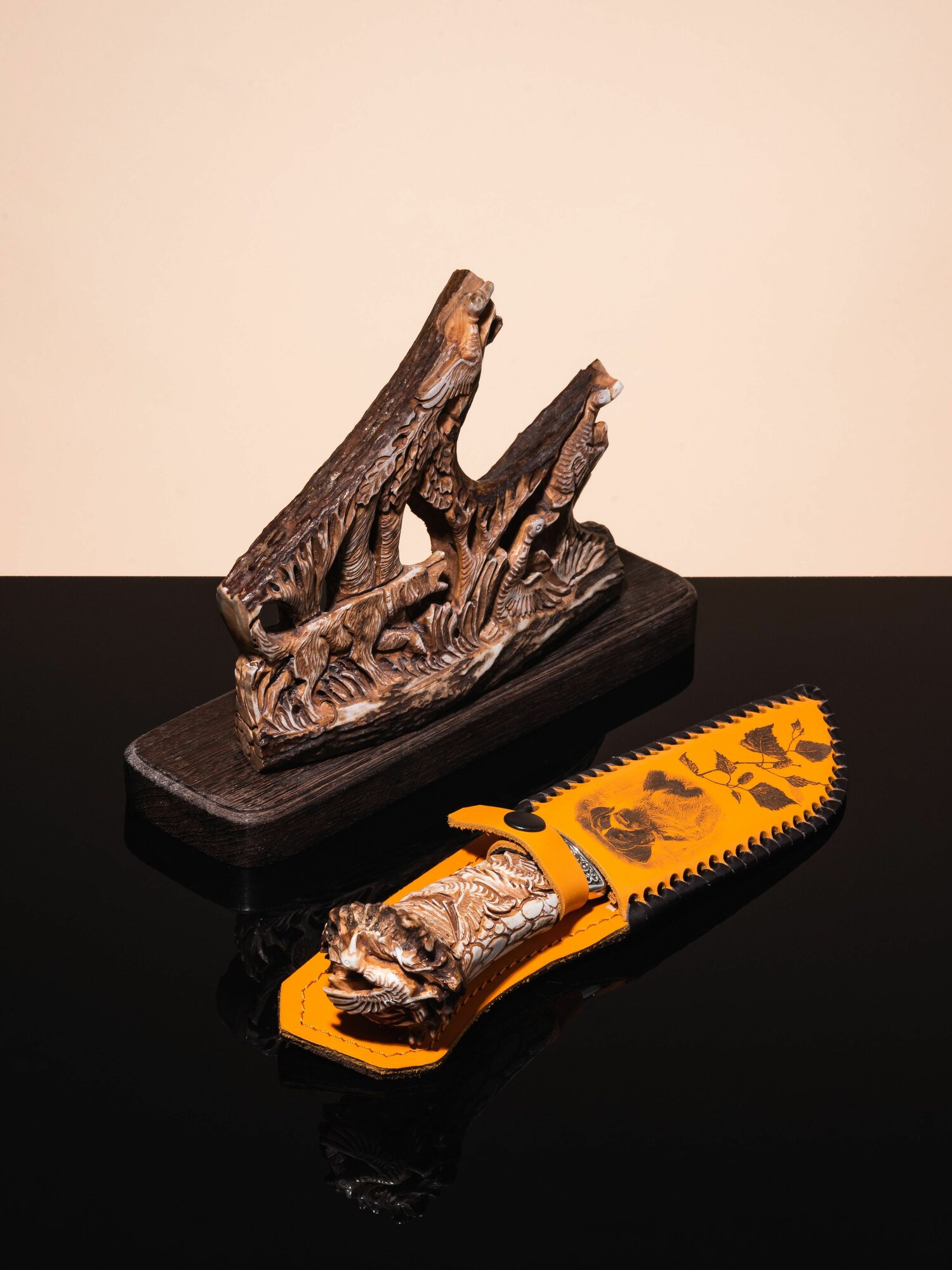 Подарочный нож ручной работы Охота рог лося, дамасская сталь, подставка